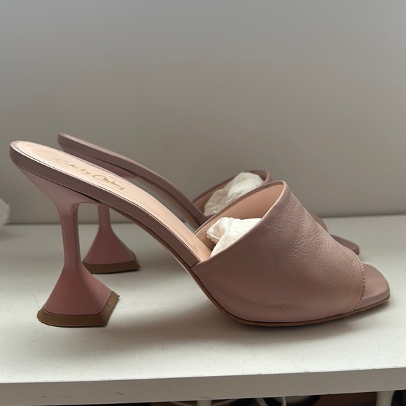 Che by Chelsey | Shoes | Leather Mule Heeled Sandals | Poshmark